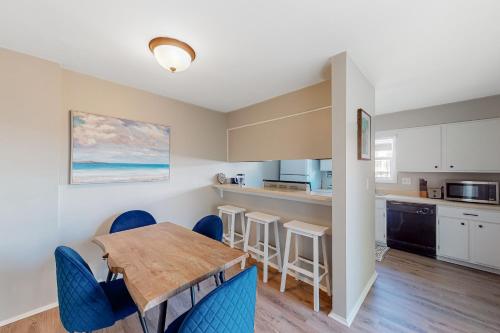 Sound-side Condo With Grill Deck & W&d And Shared Pool - Pensacola, FL