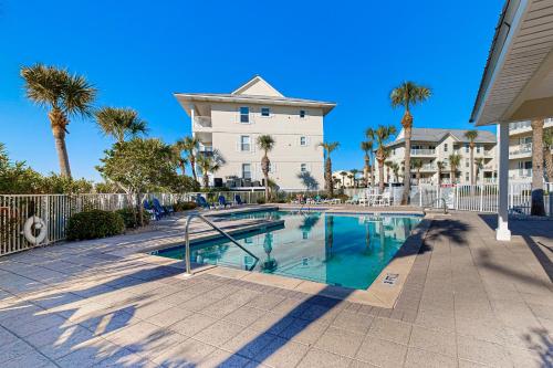 Spacious Condo With Balcony In Navarre Beach With Shared Pool - Pensacola Beach, FL