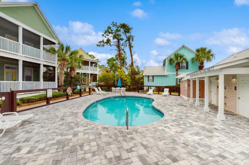 Relaxing Seaside Residence Featuring Open Space And Accessible Beach Entry - Port St. Joe, FL
