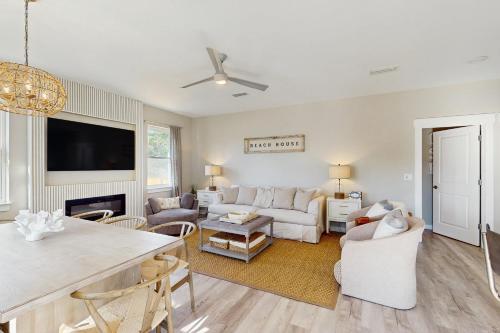 Beach Retreat With Open Layout Ac Private Pool Fire Pit & Grill - Cape San Blas, FL