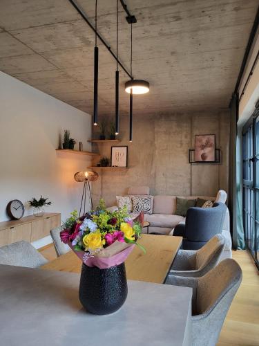 Praha 5, Apartman Garden Lofts, Parkovani V Dome - Prag