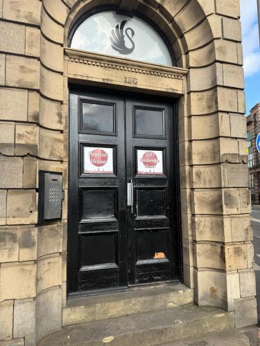 Quick Stop Double Bed Flat - Bradford City Center - Bradford