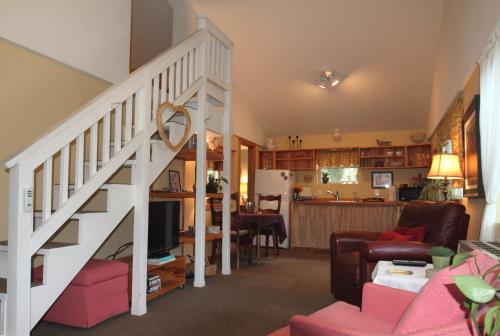 Riverside Cottage On River, By Wineries & Casino - Oregon