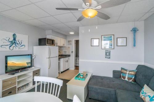Top-floor Condo W/ Pool & Balcony - ワイルドウッド・クレスト, NJ