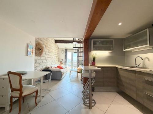Le Nid Setois - Vue Mont St Clair, Dernier Etage Avec Ascenseur, Face A La Gare - Sète