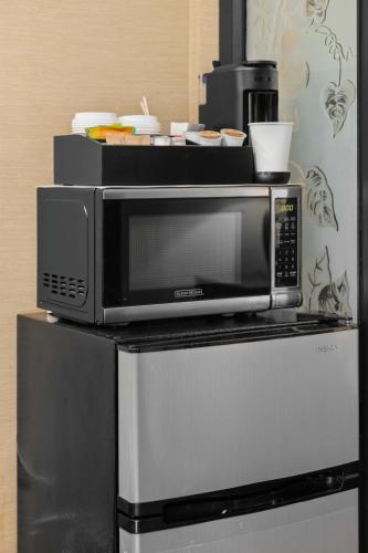 Beautiful Apt Near Times Square With Gym & Patio - Manhattan, NY