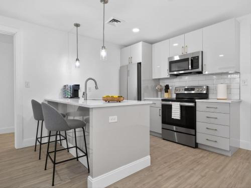 Spacious 2br For 6 | Free Parking | Near Bu & Harvard - Cambridge, MA