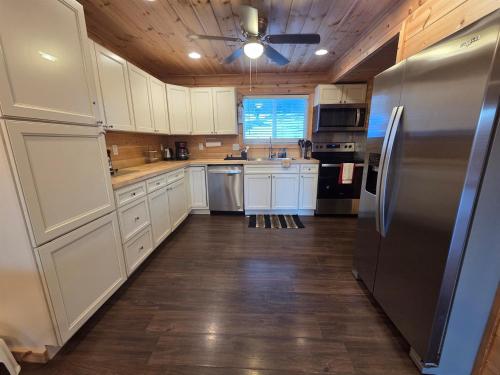 Roundhead Mountain Lodge - Stanley, VA
