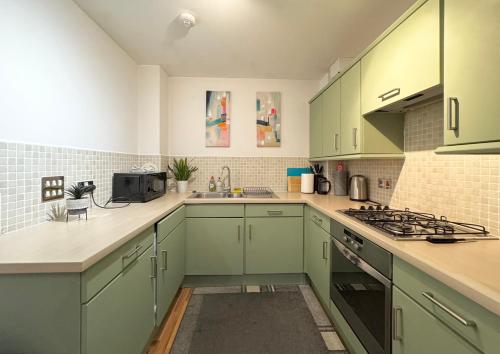 Spacious Home Near Royal Mile With Free Parking, Lift And Sunny Balcony - Edinburgh