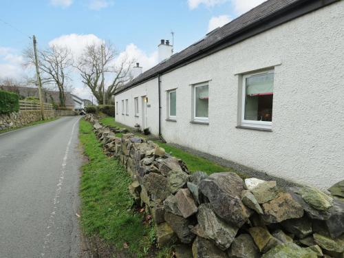 Ael Y Bryn - Bangor