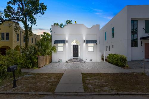 Pineapple Paradise - 2 Units - 13 Min To Beach - Sarasota, FL