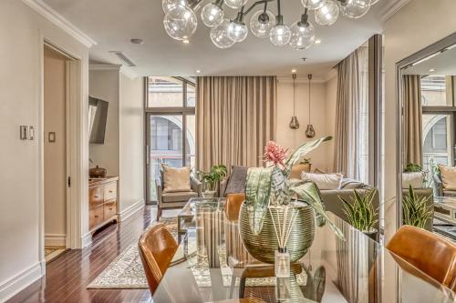 The Michelangelo Towers - Luxurious Two Bedroom Apartment - Sandton