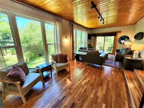 3 Cottage Exclusive Retreat-hot Tubs-walk To Beach - Traverse City, MI