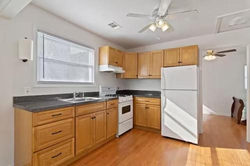 Beachside 1 Bedroom Retreat 5 Min Walk To Ocean 2 Beach Badges - Seaside Heights, NJ