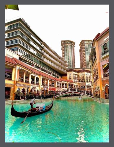 Bgc, Luxe Mckinley Condo At Venice Residences, Free Parking And Wifi - Pasig