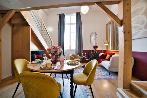 The Purple Suite - Duplex - Mulhouse Center - Ibis Styles Mulhouse Centre Gare