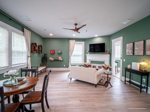 The Marietta Square Manor - Marietta Square - Marietta