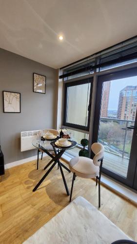 Modern 1br - Stylish - Luxury Skyline Views - Leeds