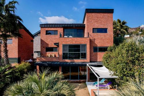 스무스브릭 Panoramic Tangerine Field View Private Villa, Year Round Heated Kids Pool, Bbq, Center O - Jeju