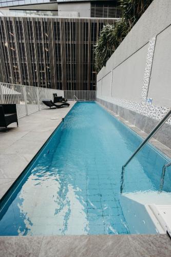 Spacious Newcastle West Apartment W Parking, Pool And Gym - Newcastle
