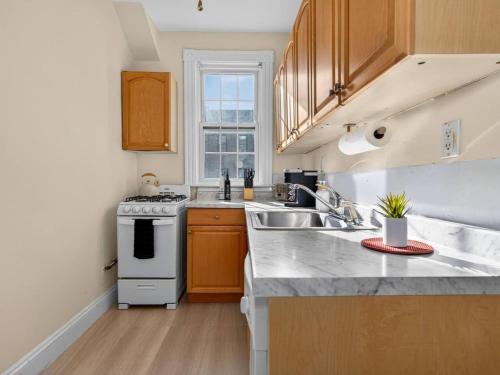 Spacious Allston 2br Near Bu - Dedham, MA