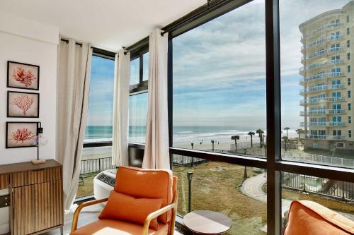 Oceanside Duo - 2 Updated Rooms With Water Views - Daytona Beach, FL