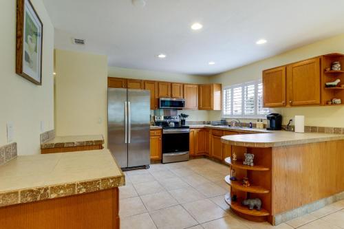 Screened Porch + Patio: Group Getaway In Palm Bay! - Palm Bay, FL
