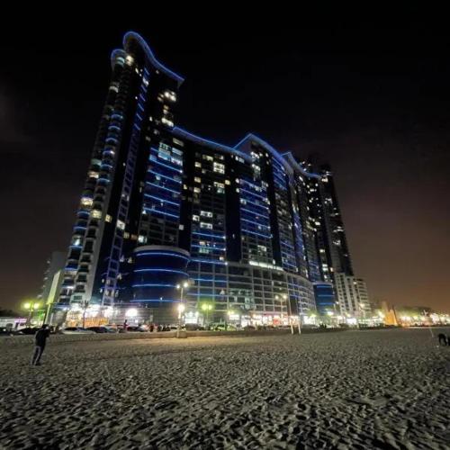 Beachfront Luxury Family Apartment With Pool, Gym, Jacuzzi - Ajman Corniche Uae - Ajman
