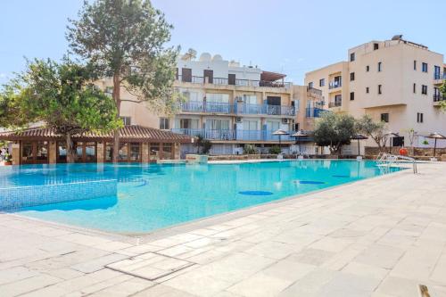 Alex's Vacation Suite - 100m From The Beach - 6 Guests - Paphos