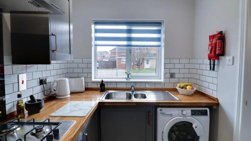 Modern 3-bed Home In Hartlepool By Mcpi Hosting, Perfect For Contractors & Families With Private Par - Hartlepool