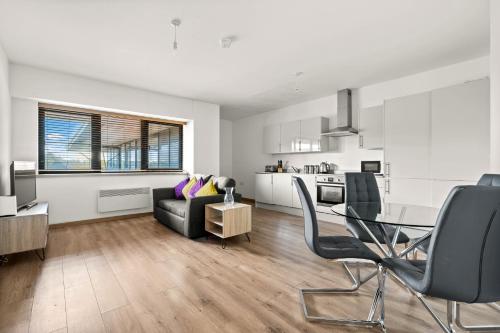 The Quadrant Apartments - Free Parking - Near M4 J16 - By Hamilton Grace - Swindon