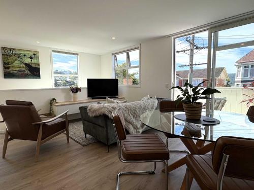 Central Dunedin Stay With Park Views - Dunedin