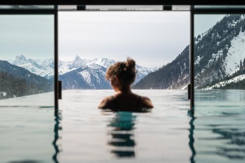 Wohlfuhlhotel Hubertushof Am Arlberg - Ski-in & Ski-out - Sky Pool - Sankt Anton am Arlberg
