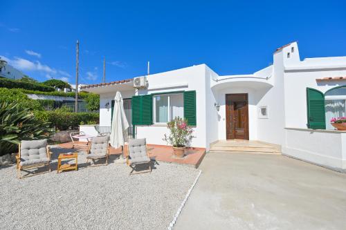 Villa Maddalena A Ischia, 6 Posti, Piscina, Giardino Attrezzato, Terrazzi E Parcheggio Privato - Ischia