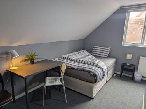 Budget Rooms In Reading Near University And Town Centre - Reading