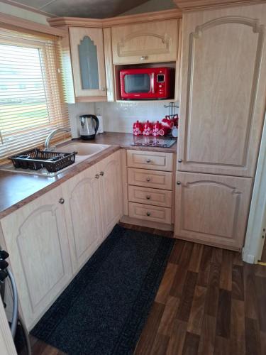 E17 Millfield 4 Berth Lead Person Must Be Over 30 - Skegness