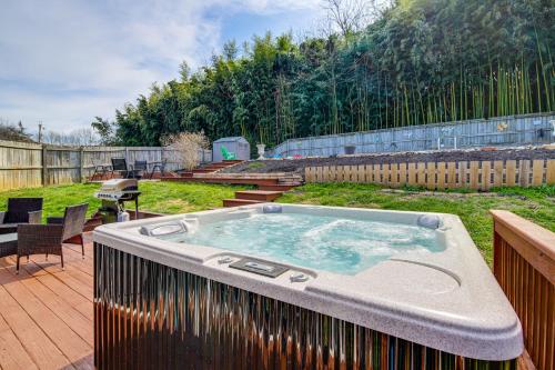 3 Mi To Ut & Market Square: Poolside Retreat! - Knoxville, TN