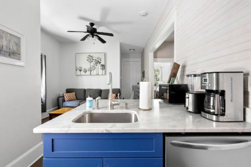 The Oyster Suite 2br Steps To King Sleeps 4 - Charleston, SC