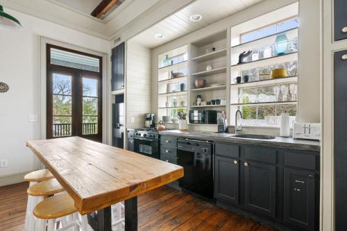 Chic 3br 2ba Downtown Stay The Blue Chip - Johns Island, SC