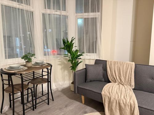 Stylish New Flat - 2 Mins Walk To Elizabeth Line - Ilford