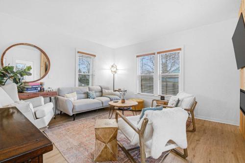 Midtown Cda Pup Paradise With Large Fenced Yard - Coeur d'Alene, ID