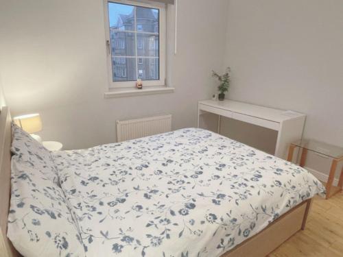 Double Room With Private Bathroom N Parking Direct Connection To Airport Train Station - Edinburgh