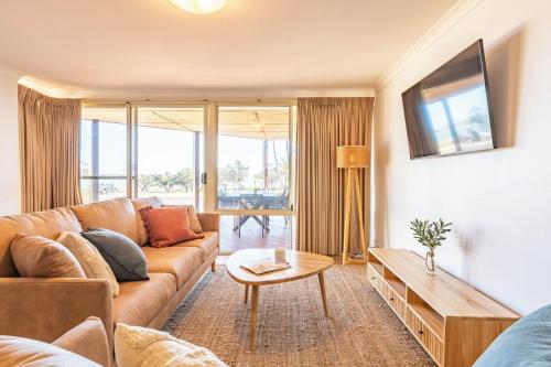 Blue Waters - Beachfront And River View - Sleeps 6 -Central Kalbarri - Kalbarri