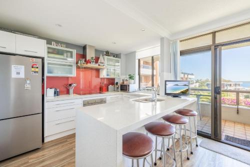 The Commodore, 23,9-11 Donald Street - Delightful Unit With Gorgeous Water Views, Air Con And Wi-fi - Nelson Bay