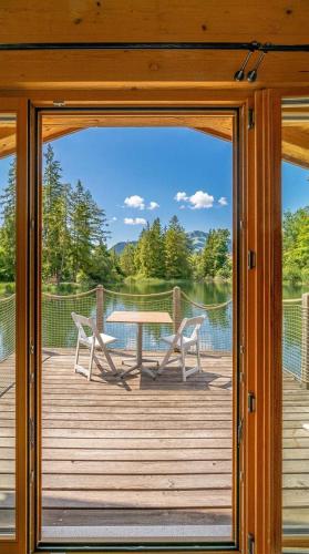 Tiny Water Villa On A Lake With Shared Camping Bathroom - Saanen