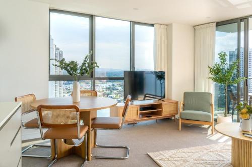 Beachfront 1br Haven! Ocean Views, Iconic Location - Surfers Paradise