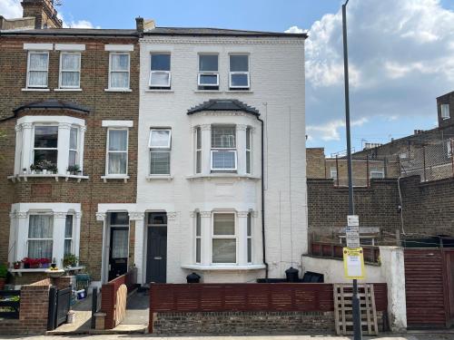 Opuluxe 4-bedroom House - Sleeps 16 - Near Westfield - Notting Hill