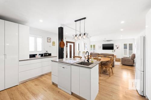 La Dolce Vita - Your Next Coastal Getaway - Newcastle