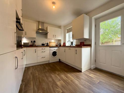 Elegant 4-bed Home In Marylebone, Wi-fi, Parking & Long Stays Savings - Leicester