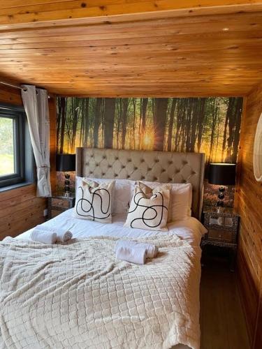 Otter 1 - Private Hot Tub - Bali Inspired Lodge - Bath - Longleat - Wiltshire - Warminster